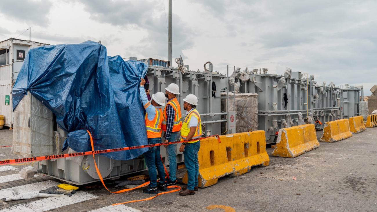 Edesur fortalece su red eléctrica con seis nuevos transformadores, para mejorar el servicio a ...